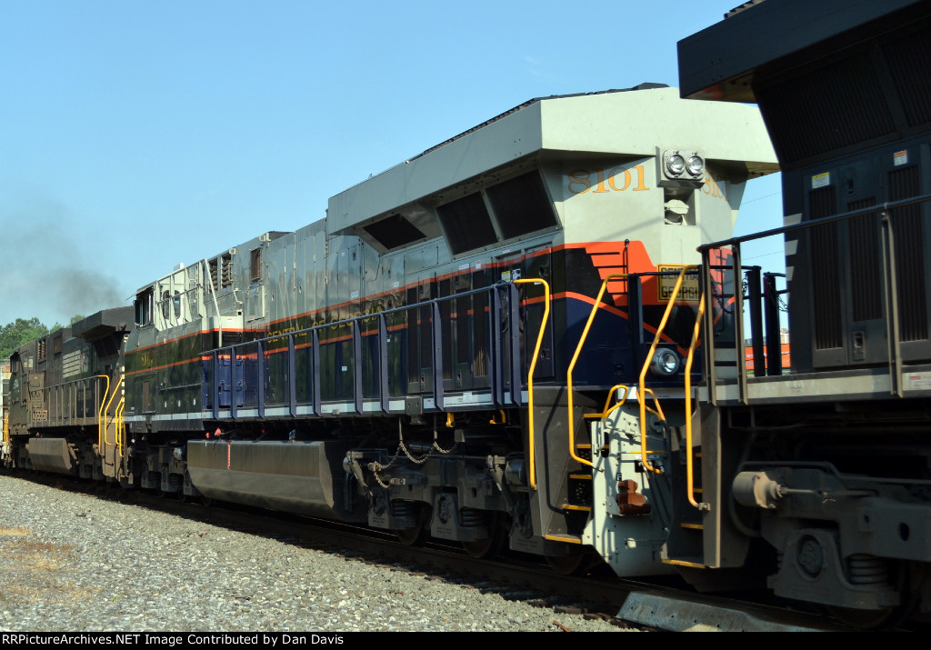 NS ES44AH 8101 "CofG" on 68Q